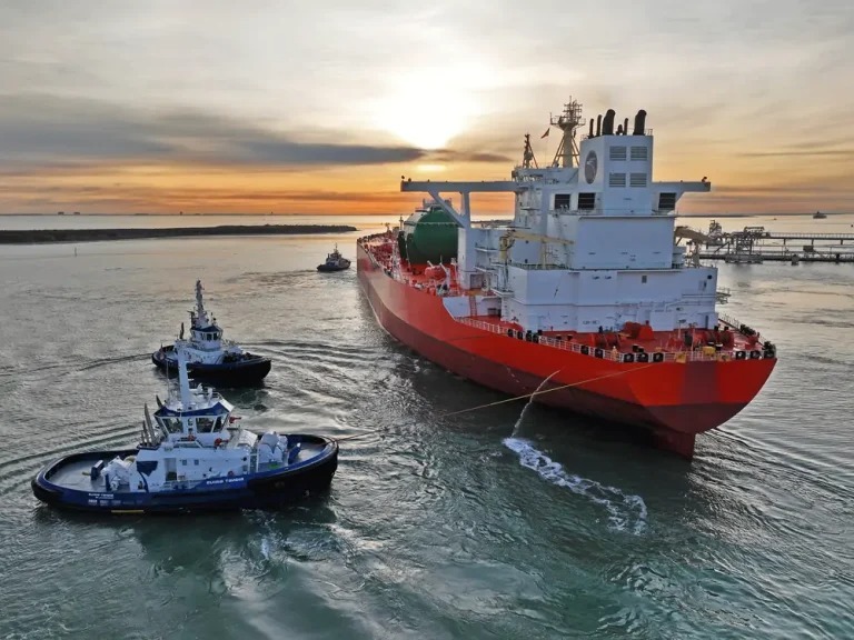 Ultimate Guide on Types of Tugboats